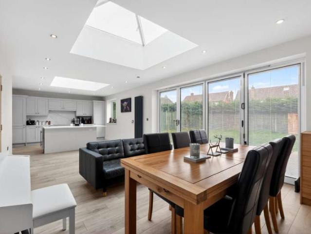 6 Bedroom Detached House