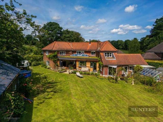 6 Bedroom Detached House