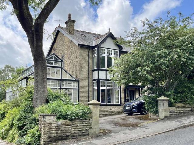 6 Bedroom Detached House