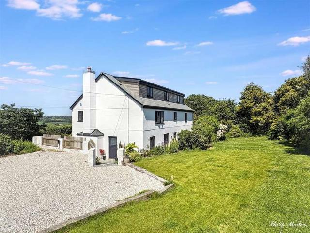 6 Bedroom Detached House