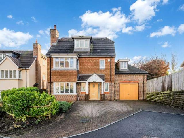 6 Bedroom Detached House