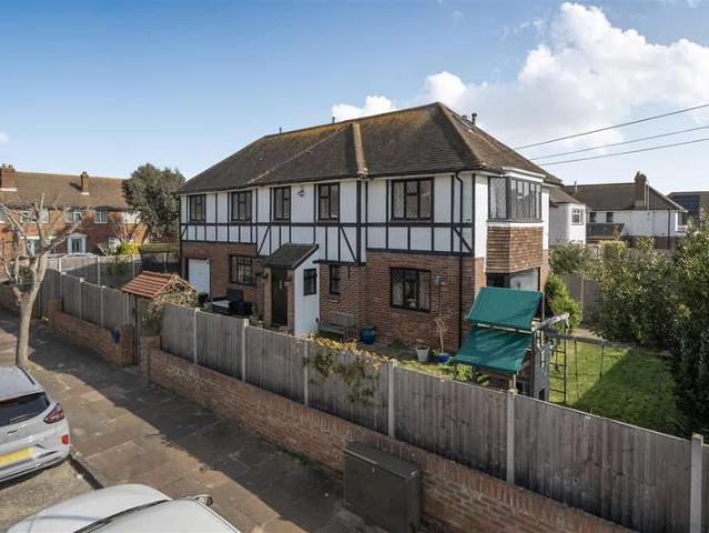 6 Bedroom Detached House