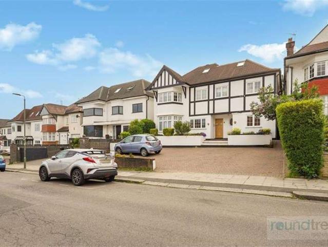 6 Bedroom Detached House