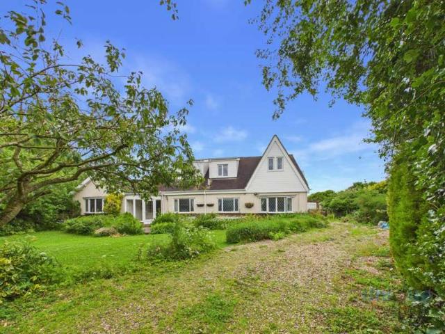 6 Bedroom Detached House