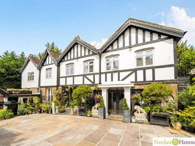 6 Bedroom Detached House