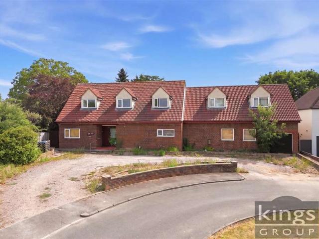 6 Bedroom Detached House