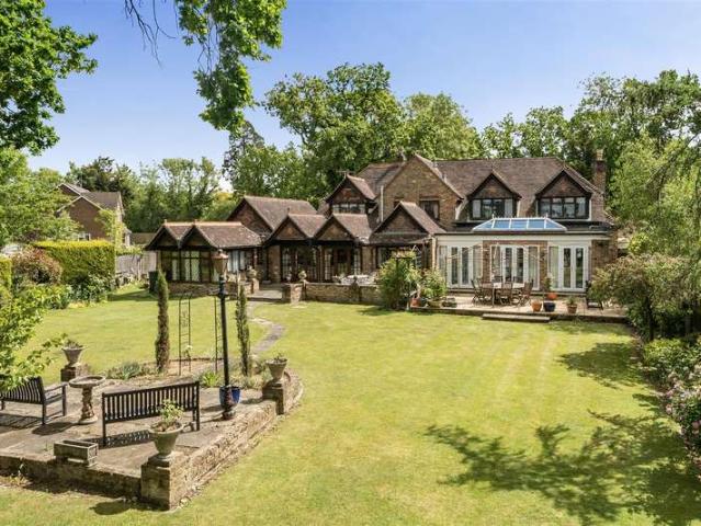 6 Bedroom Detached House