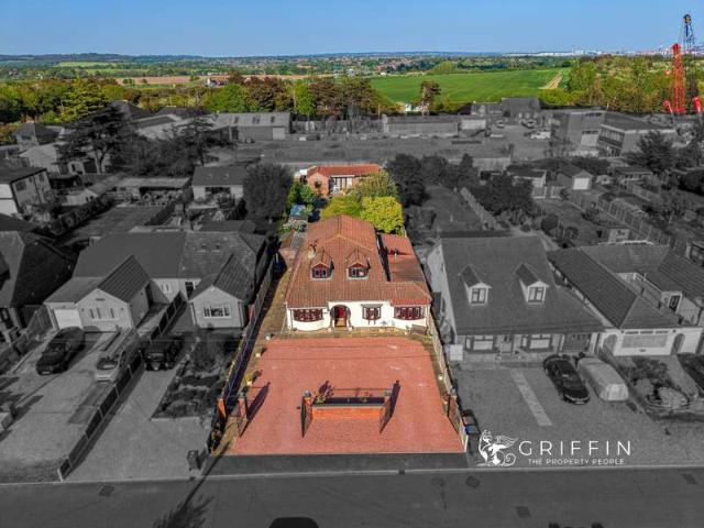 6 Bedroom Detached House