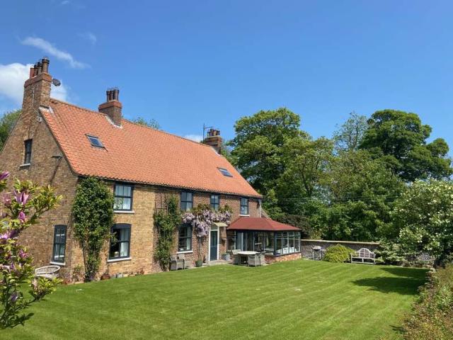 6 Bedroom Commercial Property
