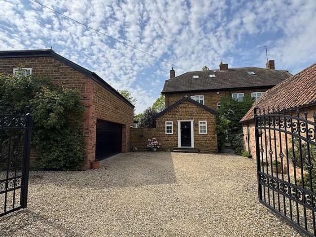 6 Bedroom Detached House