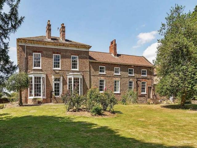 6 Bedroom Detached House