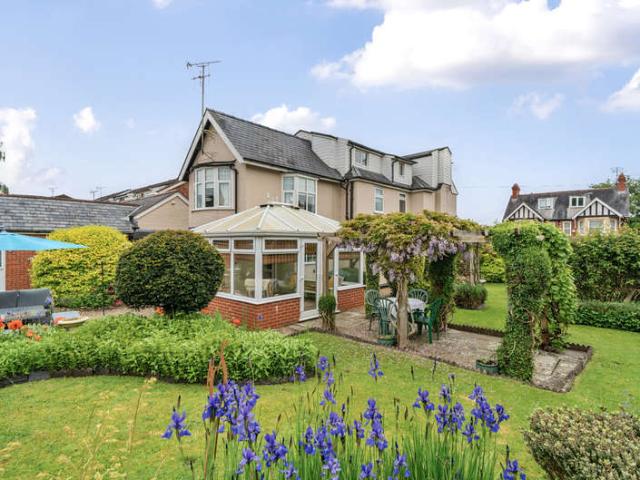 6 Bedroom Detached House