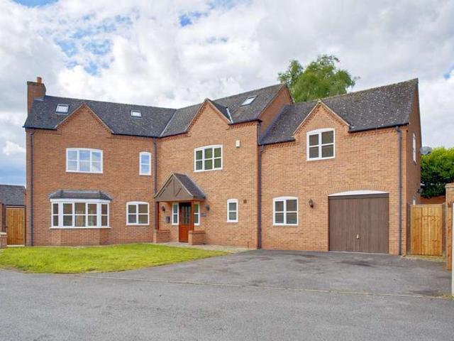 6 Bedroom Detached House