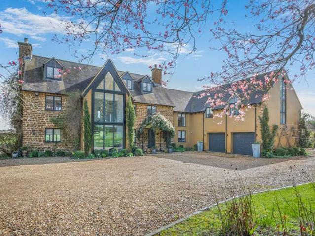 6 Bedroom Detached House