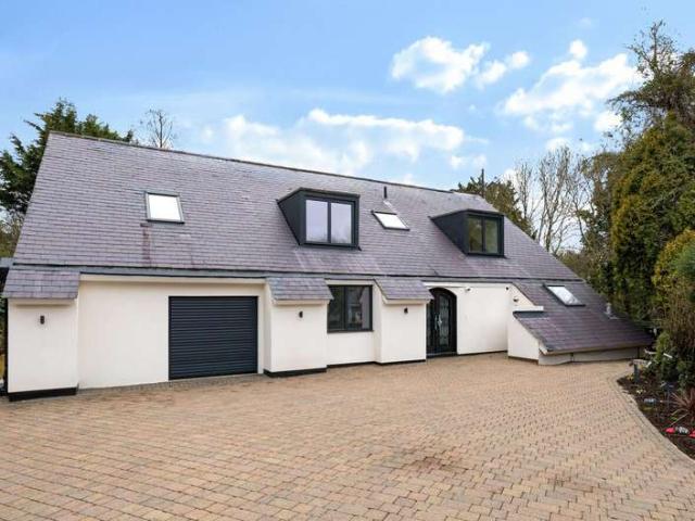 6 Bedroom Detached House