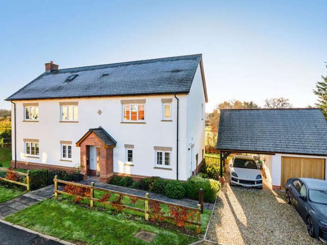 6 Bedroom Detached House