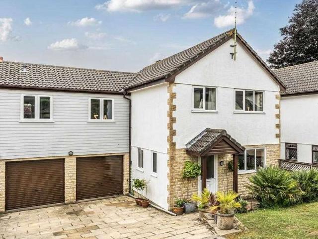 6 Bedroom Detached House
