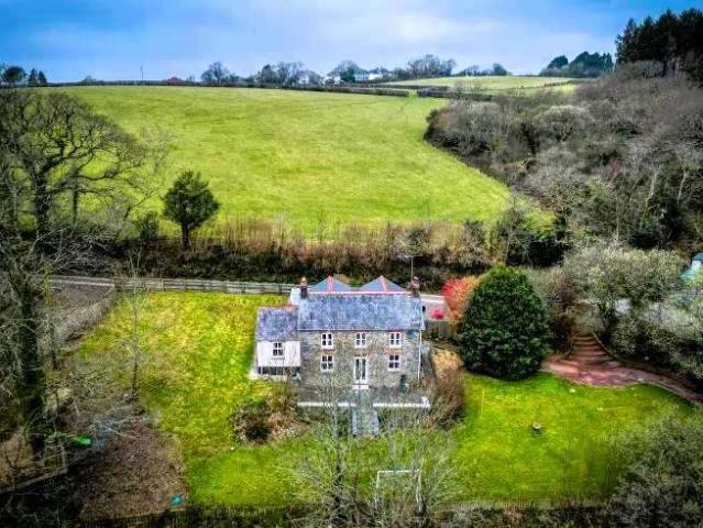 6 Bedroom Detached House