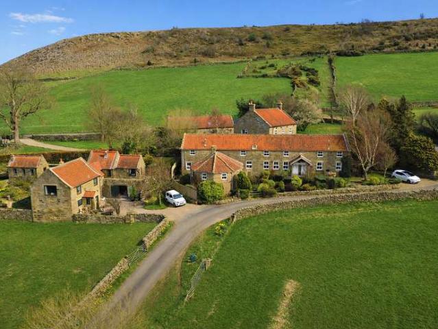 6 Bedroom Detached House