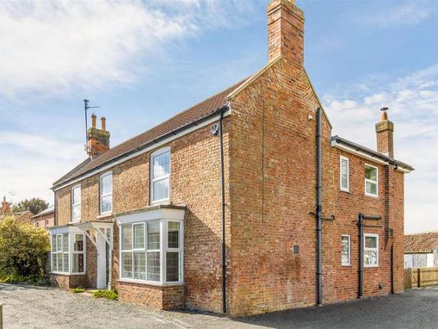 6 Bedroom Detached House