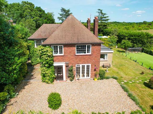 6 Bedroom Detached House