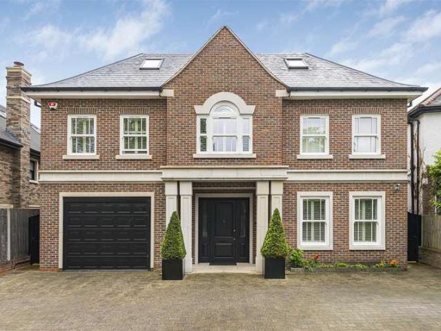 6 Bedroom Detached House