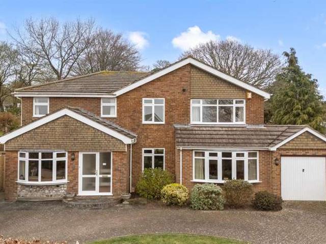 6 Bedroom Detached House