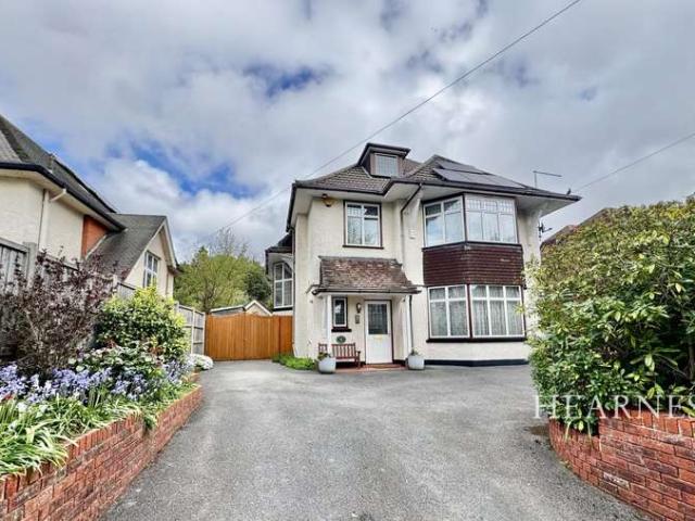6 Bedroom Detached House