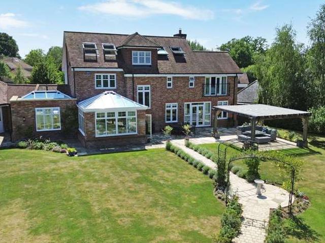 6 Bedroom Detached House