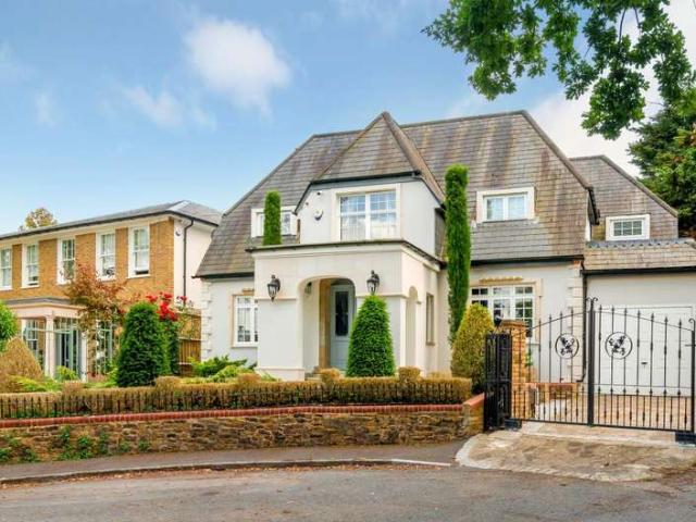 6 Bedroom Detached House
