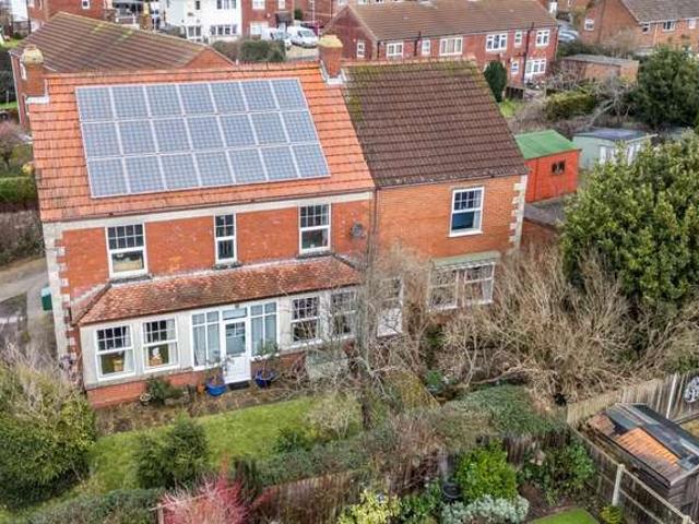 6 Bedroom Detached House