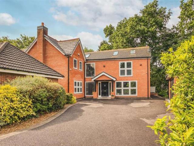 6 Bedroom Detached House