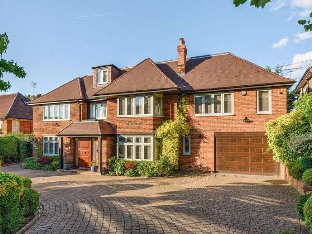 6 Bedroom Detached House