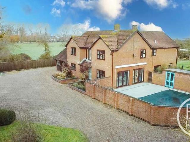 6 Bedroom Detached House