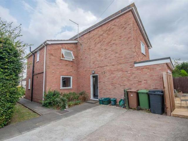 6 Bedroom Detached House