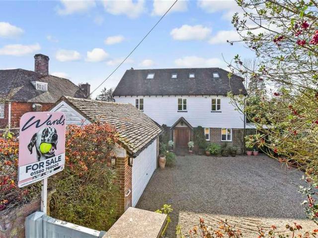 6 Bedroom Detached House