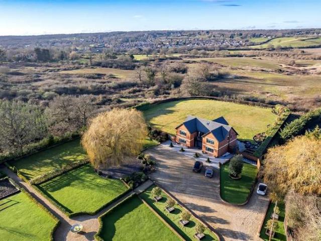 6 Bedroom Detached House