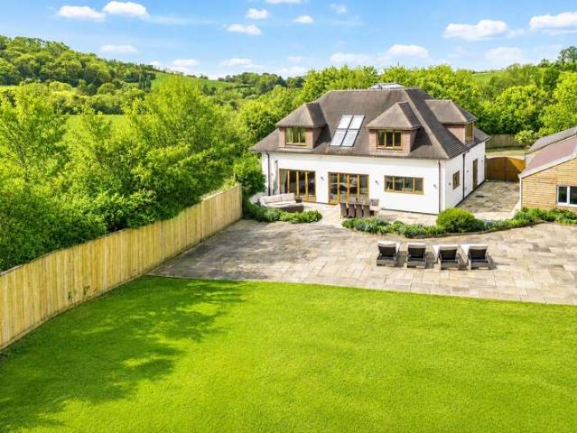 6 Bedroom Detached House