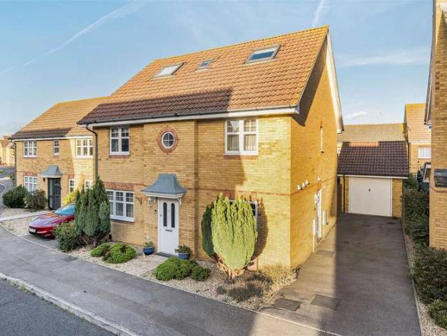 6 Bedroom Detached House
