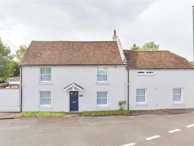 6 Bedroom Detached House