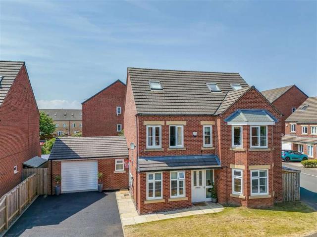 6 Bedroom Detached House