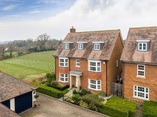 6 Bedroom Detached House