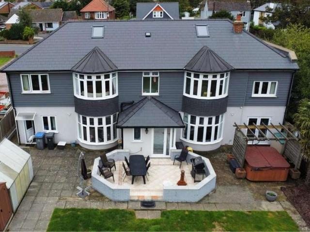 6 Bedroom Detached House