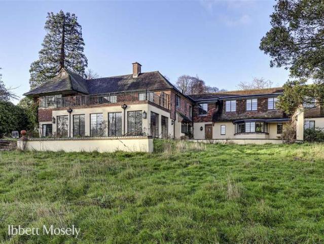 6 Bedroom Detached House
