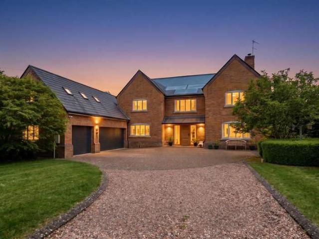6 Bedroom Detached House