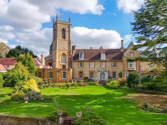 6 Bedroom Detached House