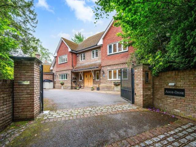 6 Bedroom Detached House