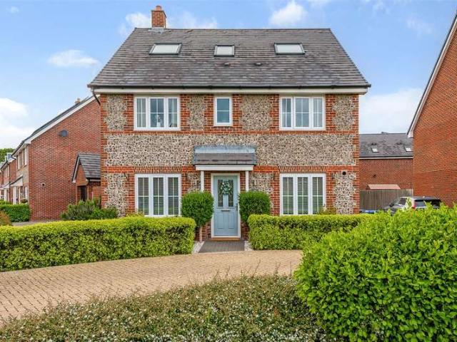 6 Bedroom Detached House