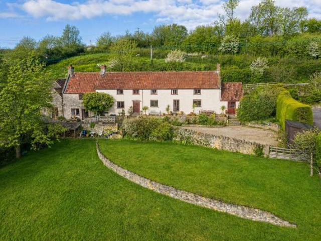 6 Bedroom Detached House
