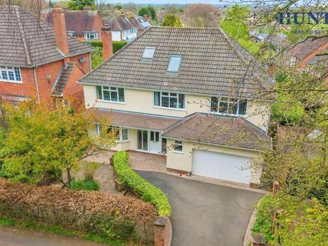 6 Bedroom Detached House